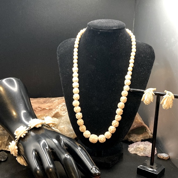 Jewelry | Vintage Cream Floral Set Necklace Earrings And Bracelet ...